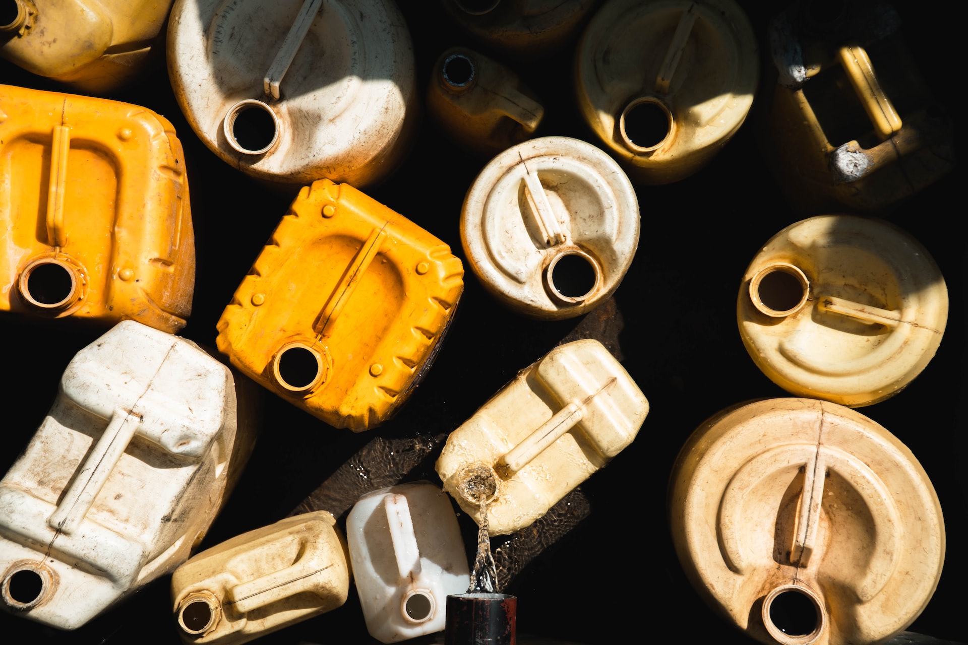 9 Best Water Storage Containers for Preppers in 2025